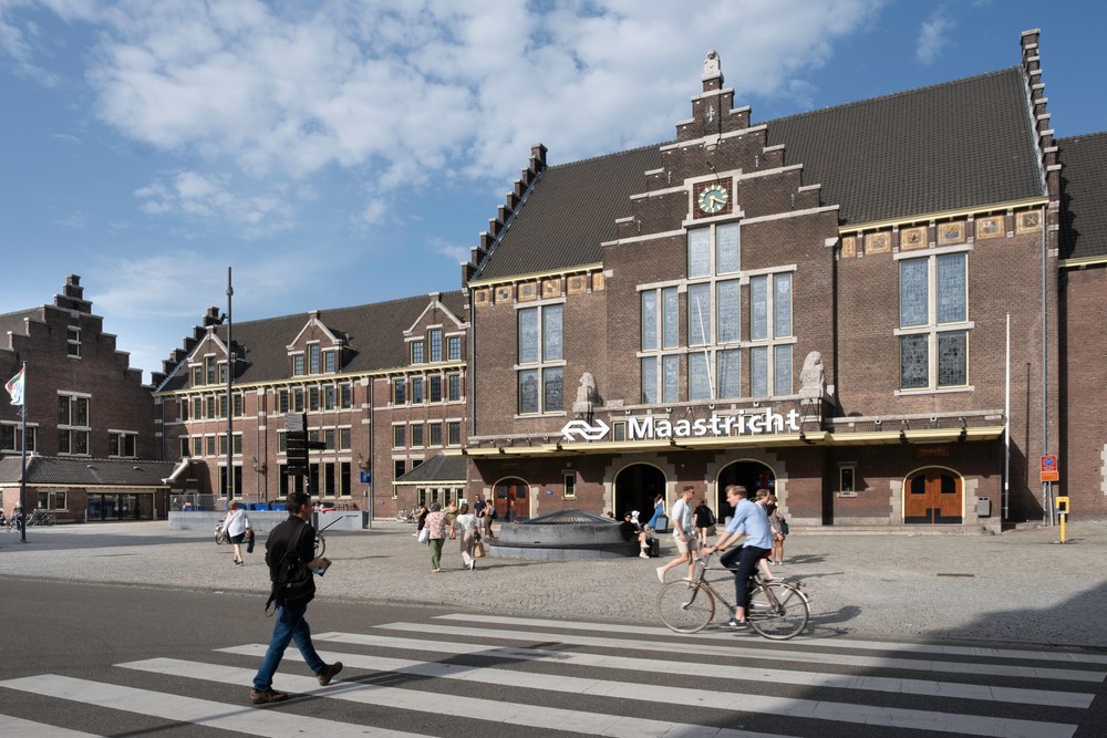 Maastricht CS | LIGHT International